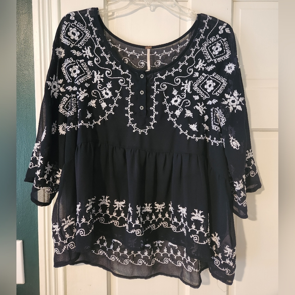 Free People Embroidered Flowy Navy Blue Top Size L - Gem